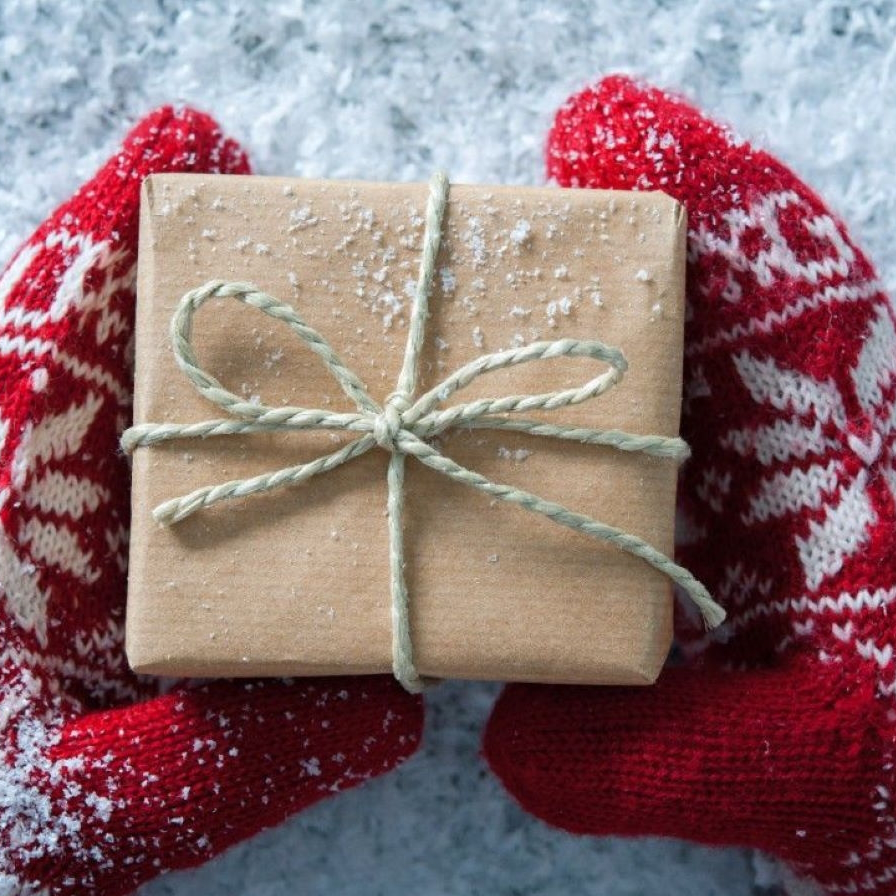 Cadeaux de fin d’année : Les pères noël DHL mettent le paquet pour ...