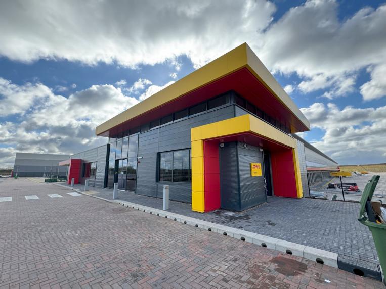 Inside DHL’s new e-comm hub in the UK - Delivered - Global