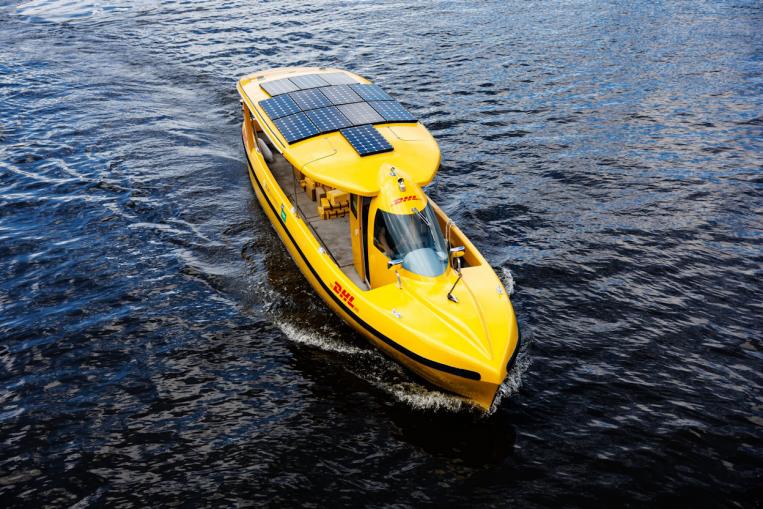 Wie das DHL-Solarschiff in Berlin die Pakete transportiert - Zugestellt ...