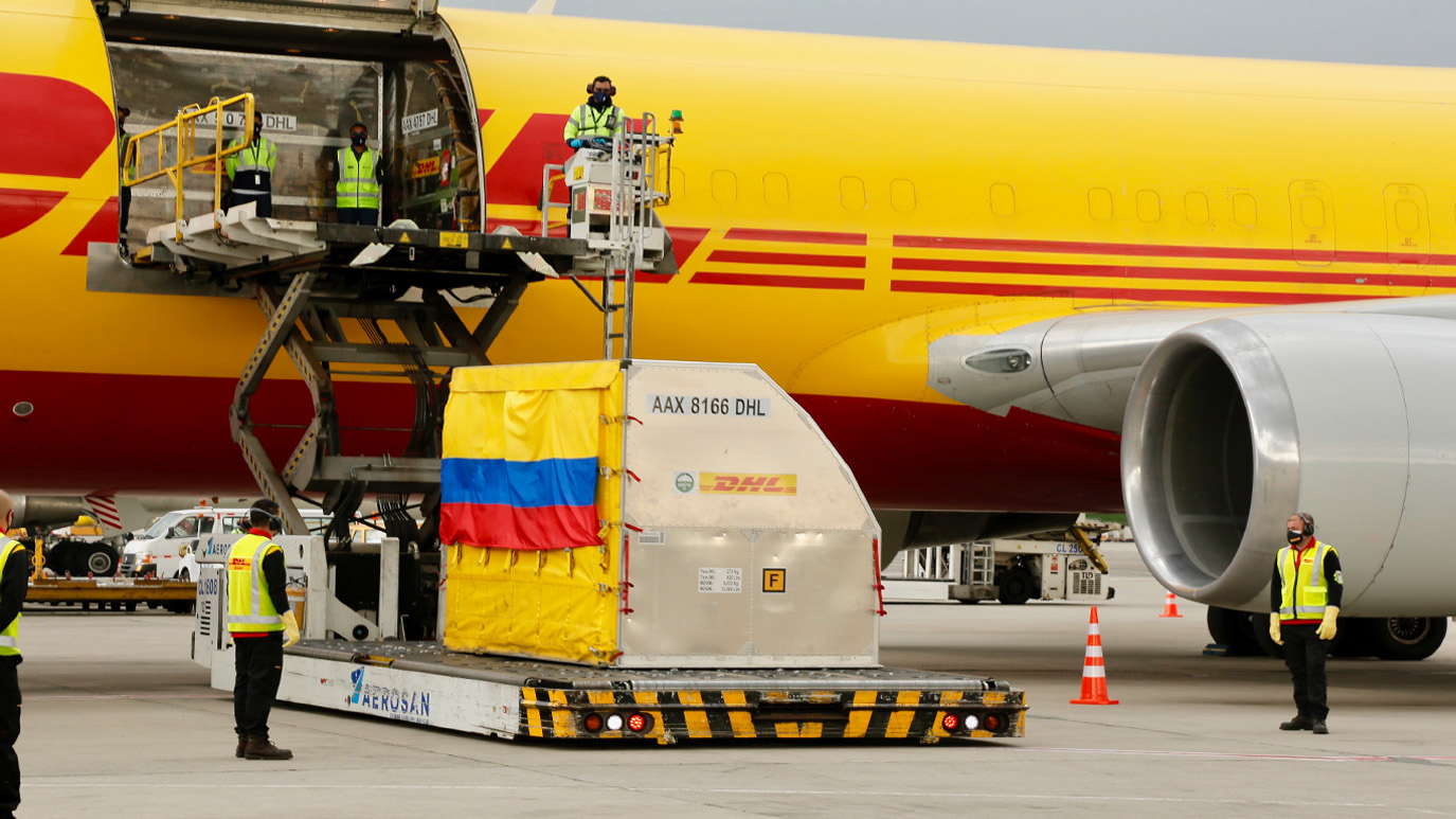 DHL entregó en Colombia el primer cargamento de vacunas COVID-19 - DHL ...
