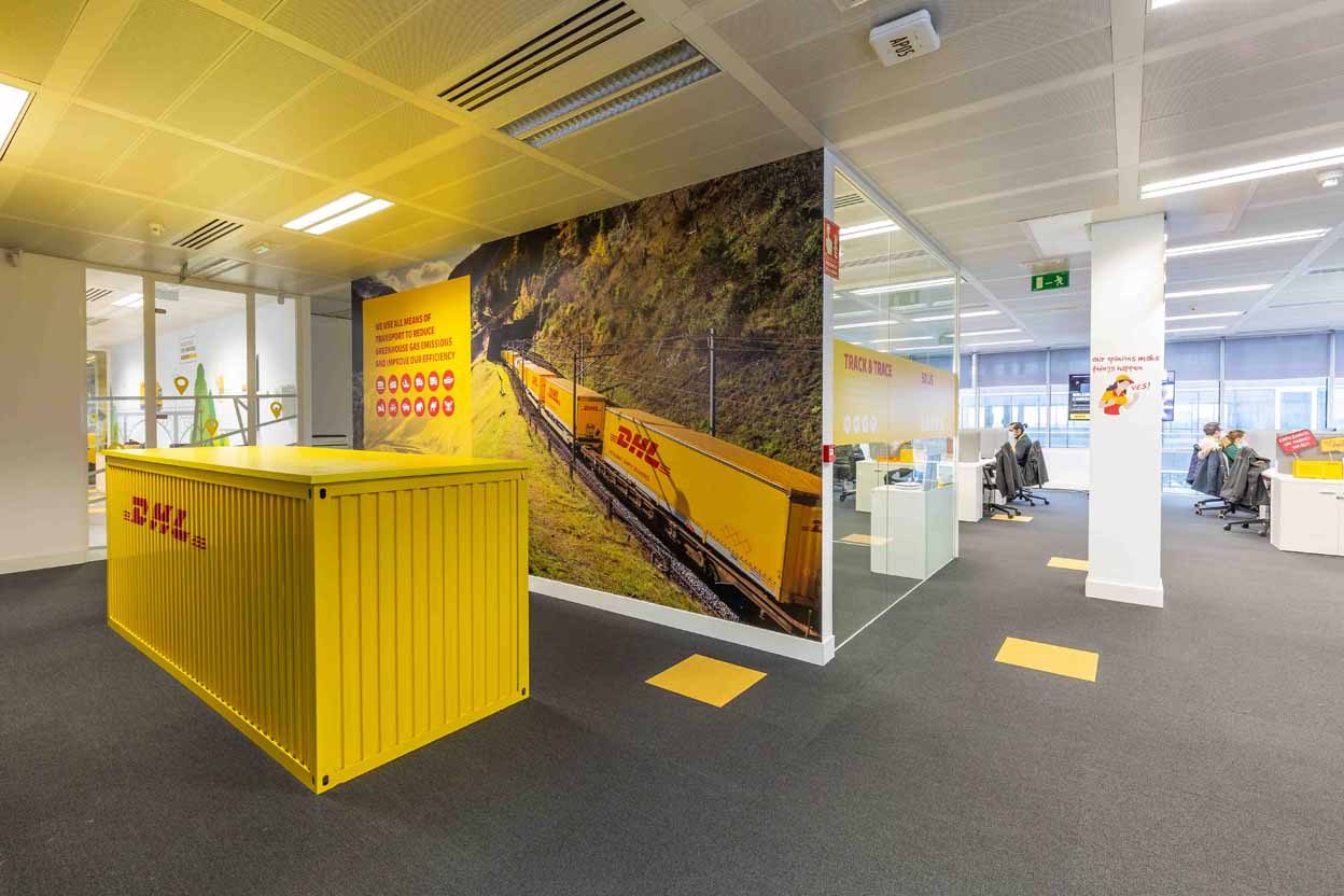 La Connected Control Tower de DHL en Madrid celebra su primer ...