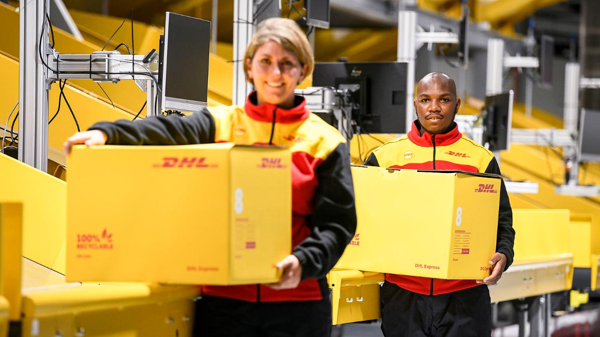 DHL : le Père Noël express en traîneau jaune et rouge ! - DHL - France