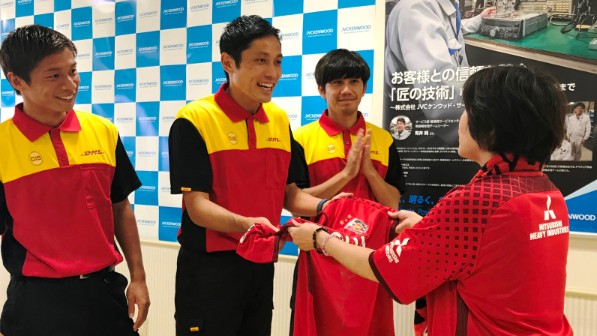 Dhlサンクスクラブ「レッズキャンペーン2018」で浦和レッズの柏木選手、森脇選手、長澤選手が特別体験をお届け Dhl Japan 日本