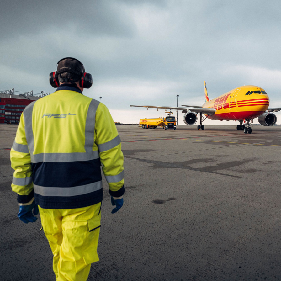 DHL Express and Shell Sign Deal to Drive Sustainable Air Freight at ...