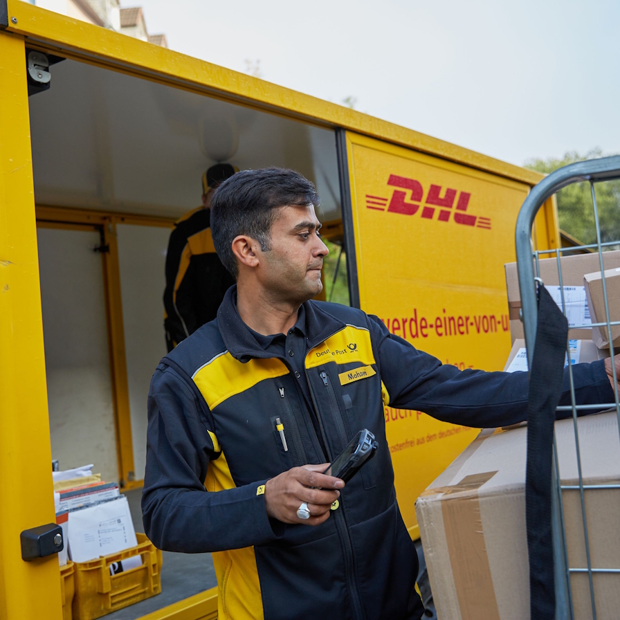 DHL Group ha integrado a más de 30.000 refugiados en el mercado laboral, en 10 años - DHL - España