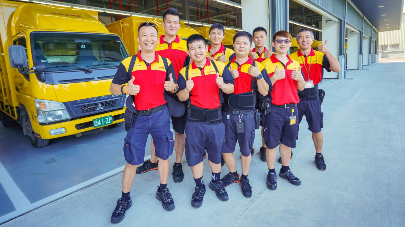 Dhl Uniform
