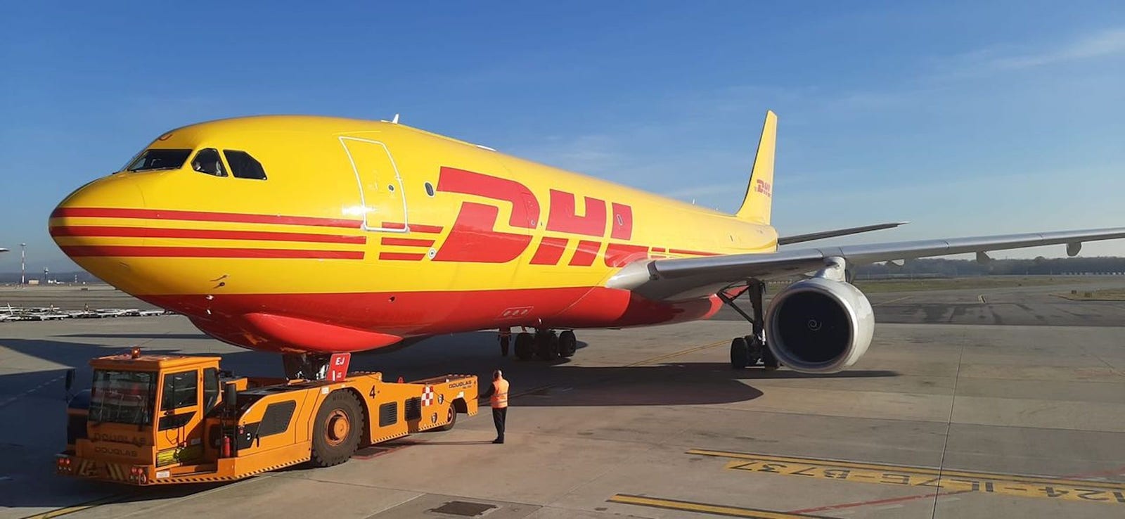 Logistics & Delivery for Aviation Industry | DHL Express Singapore