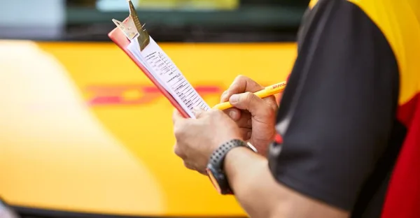 A guide to filling a commercial customs invoice | DHL Express Singapore