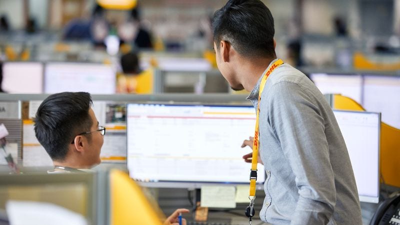 Mitigating currency risks in international trade | DHL Pakistan