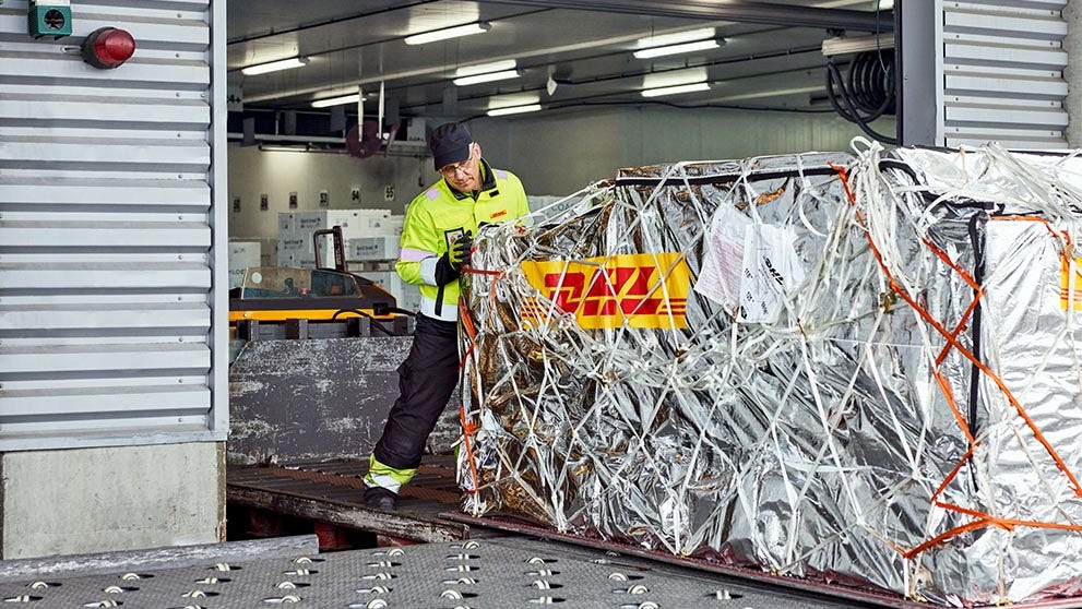 SHIPPING WITH DHL | DHL UAE
