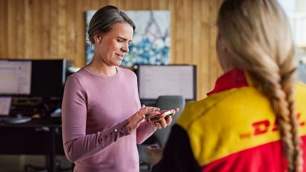 Shipping PC & laptops internationally | DHL Express Singapore