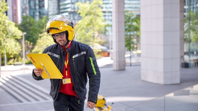How to Ship Passports Internationally | DHL AU