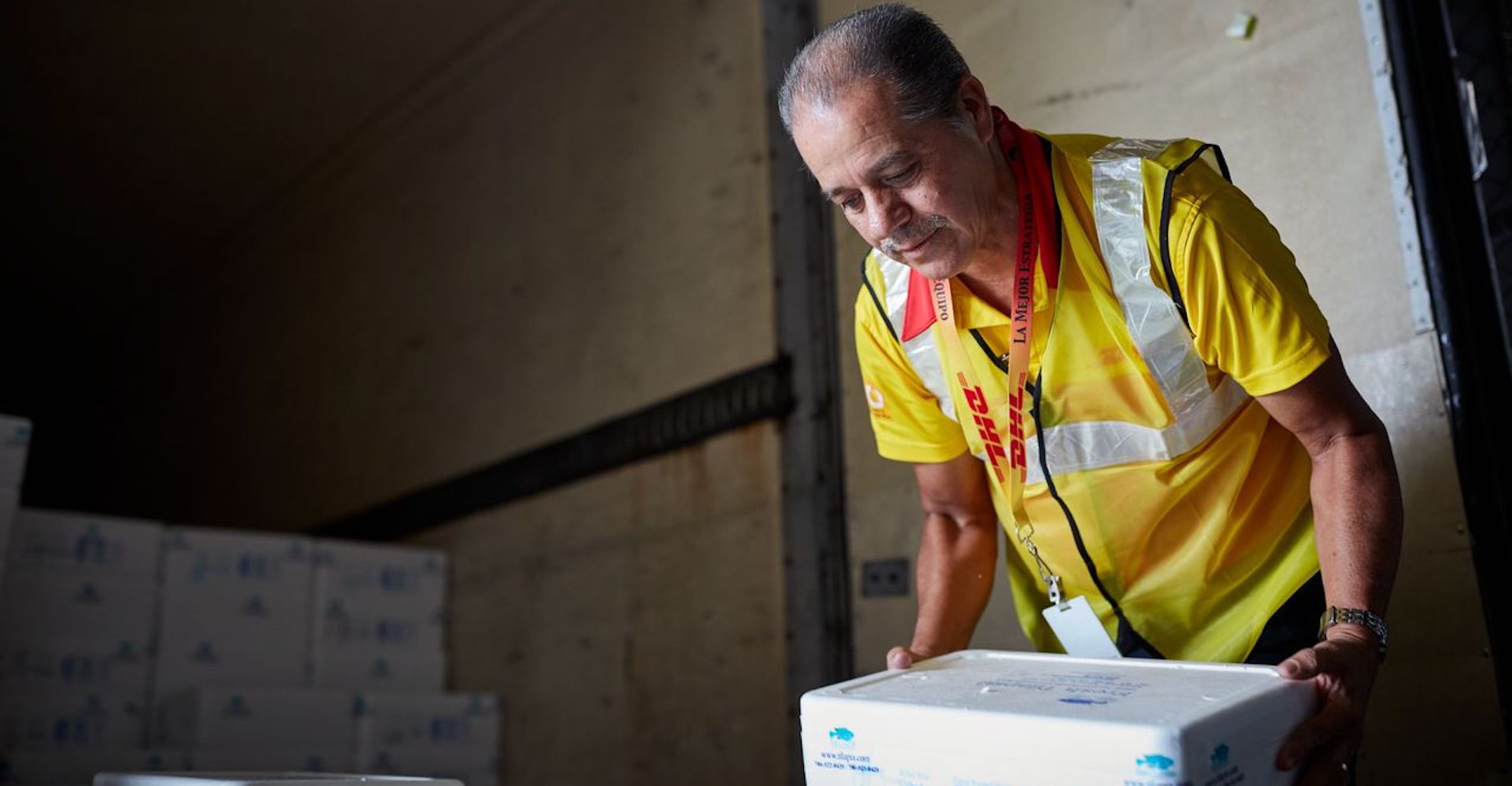 How to ship from Australia to Canada | DHL Australia