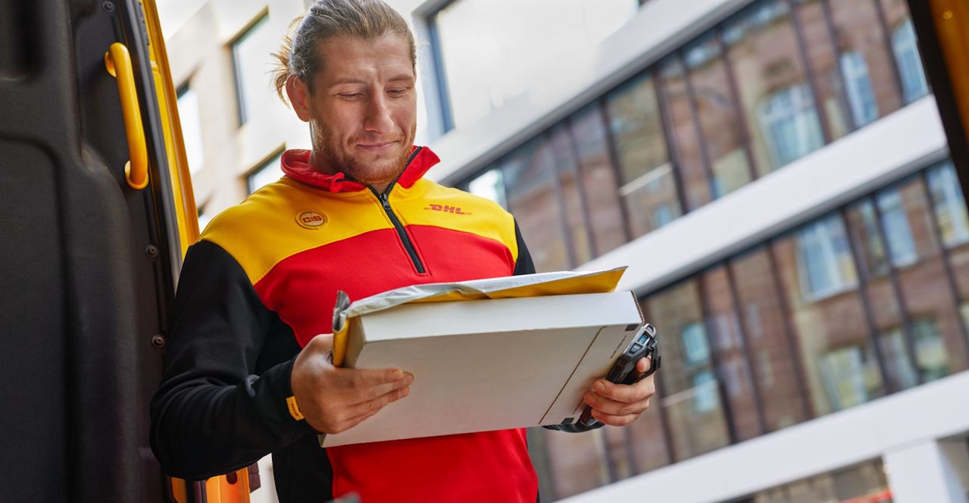 Why engage a global express delivery provider in Australia? | DHL Australia