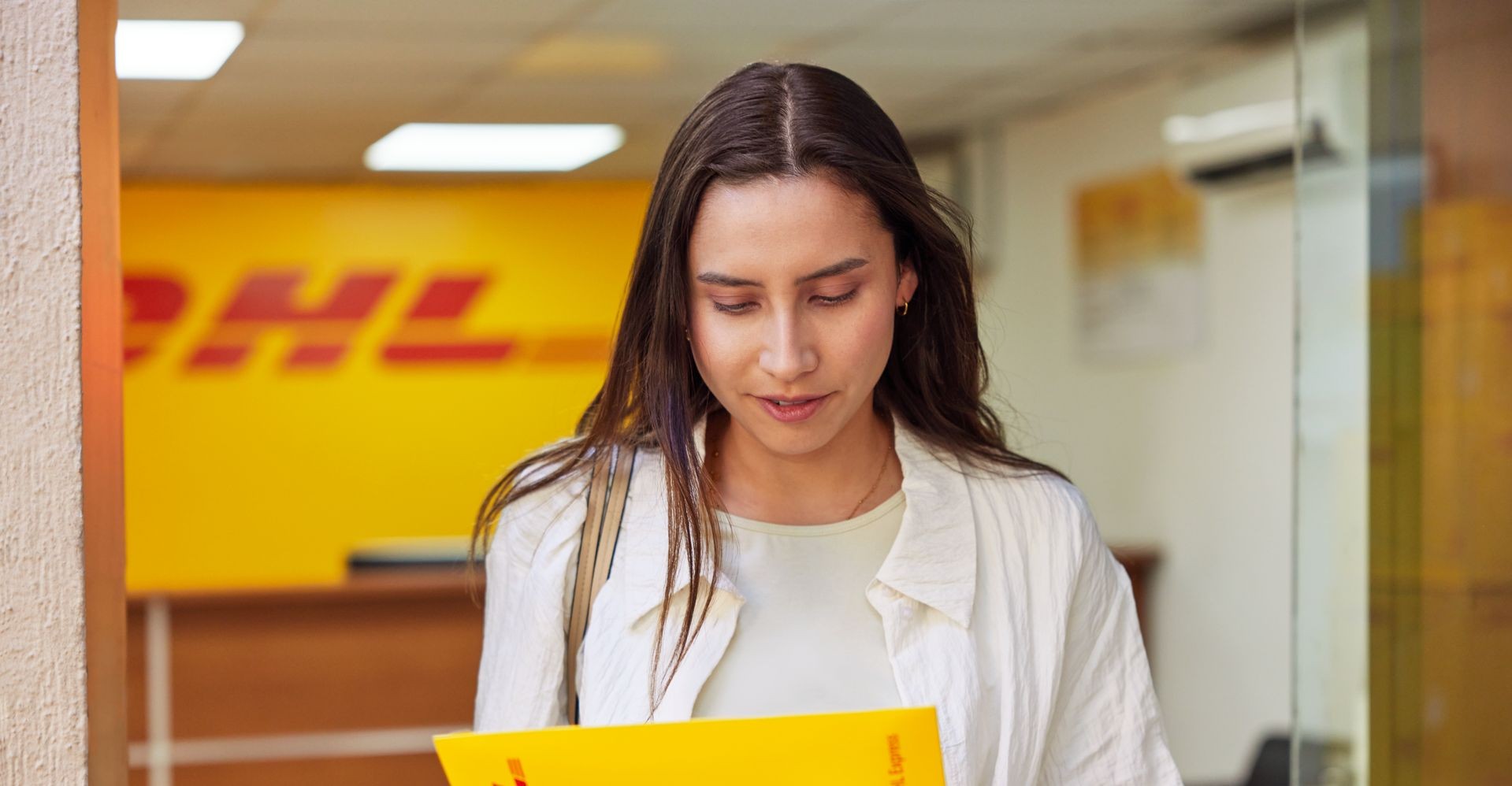 How to Ship Passports Internationally | DHL AU