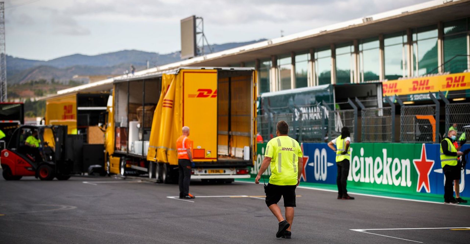 How to import sports equipment into Australia | DHL Australia