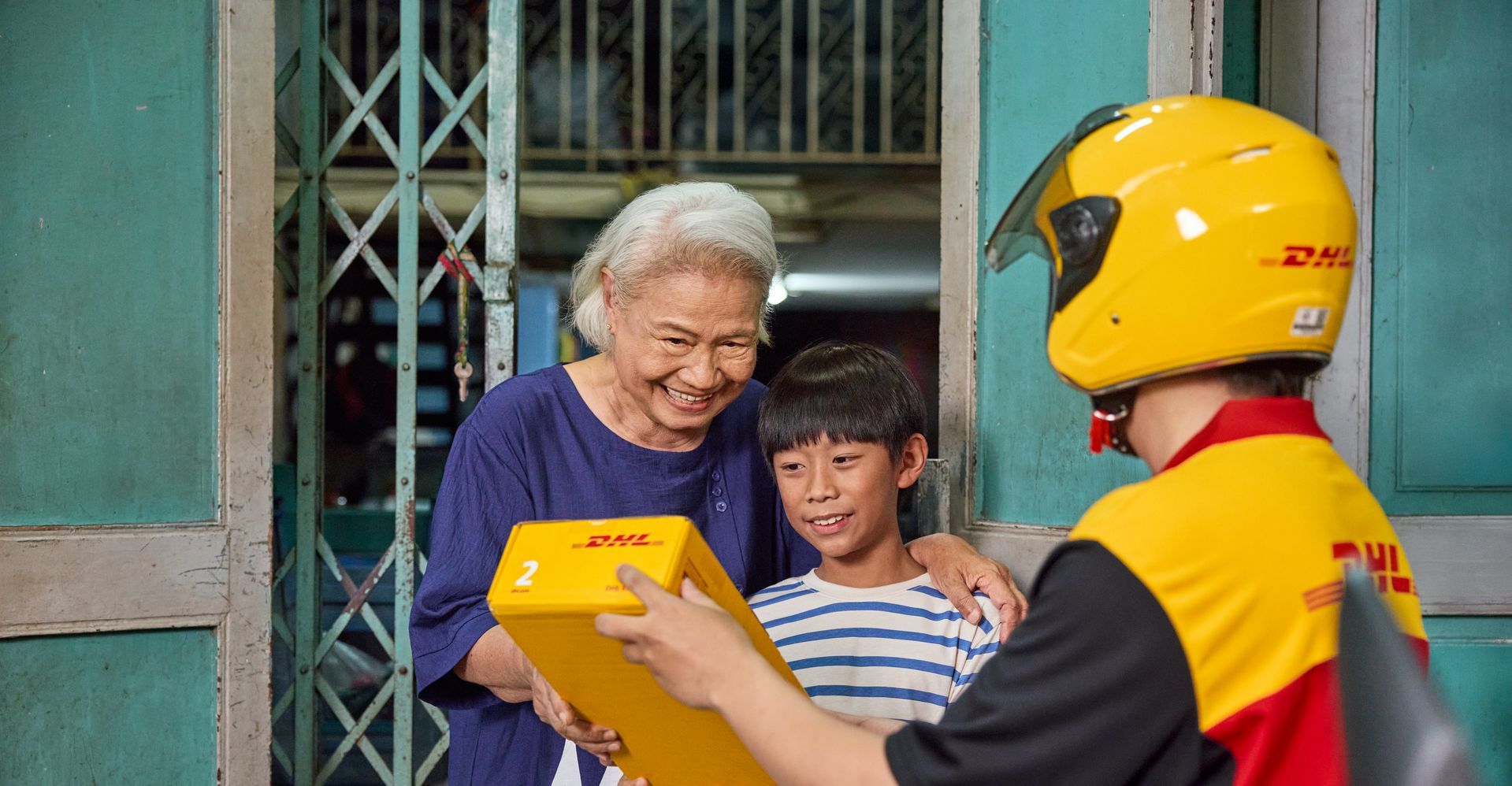 Balikbayan Box from Japan to the Philippines | DHL Philippines