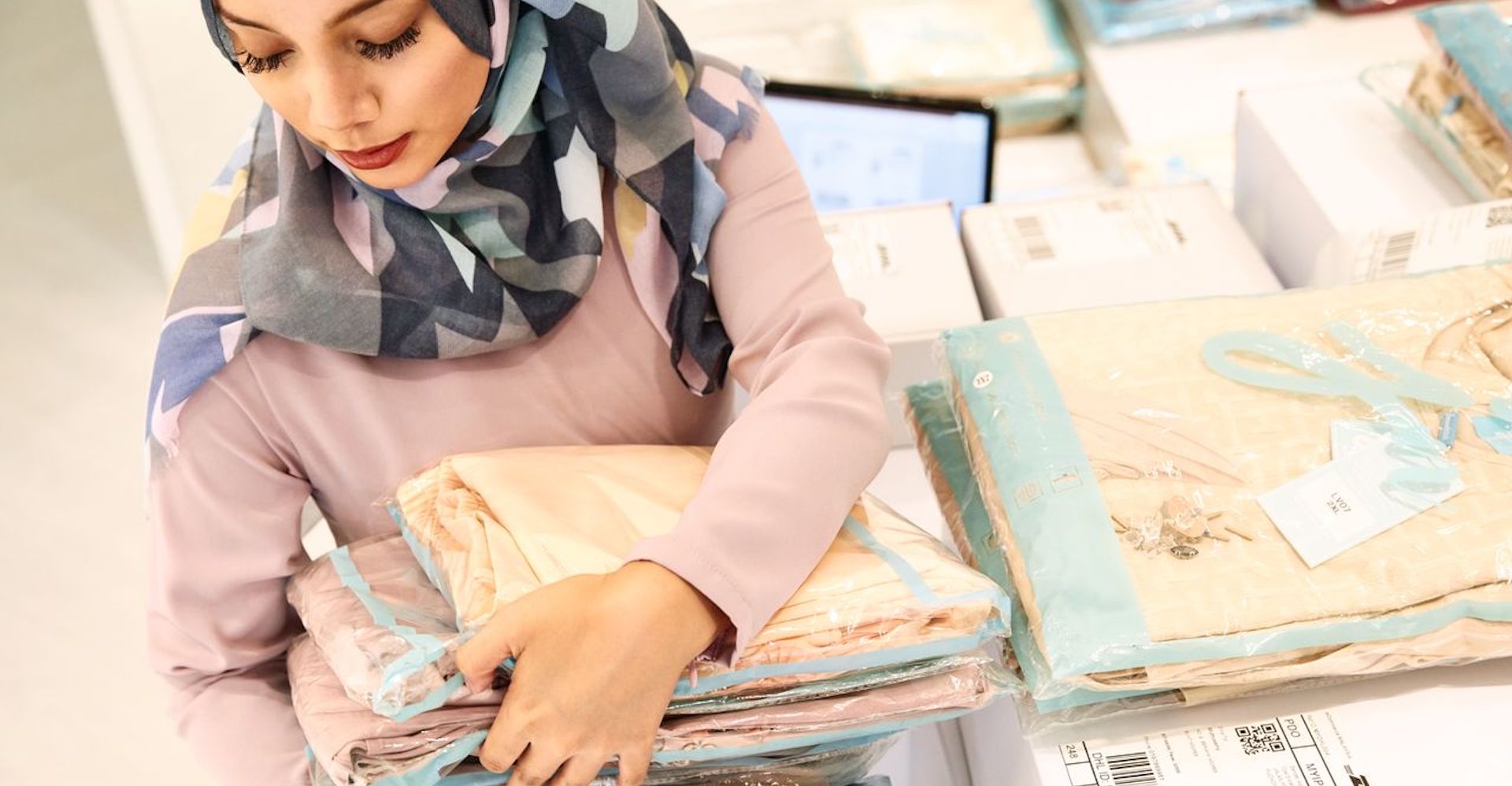 Small Business Shipping Solutions with DHL Express | DHL Express Singapore