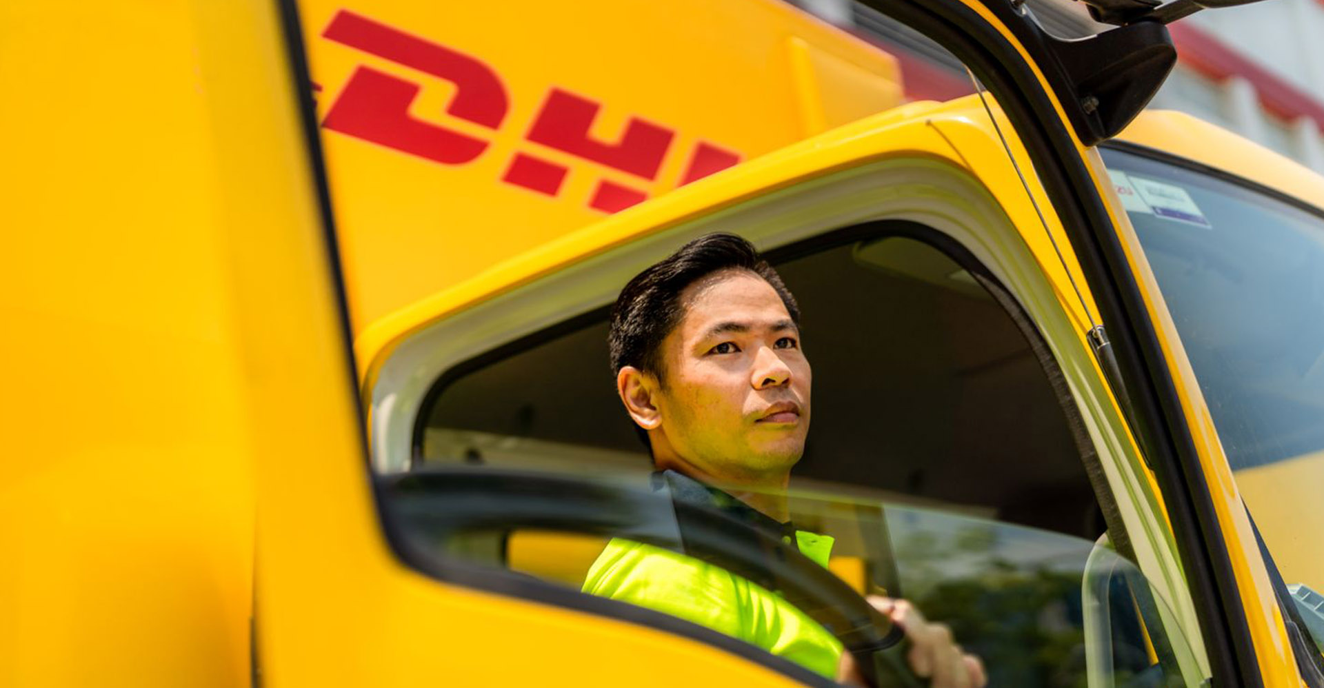 Navigating global trade: Crucial role of shipping insurance | DHL Vietnam