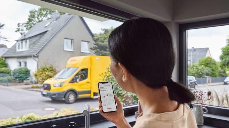 DHL Express Mobile 應用程式︰準備、 追蹤及管理貨件